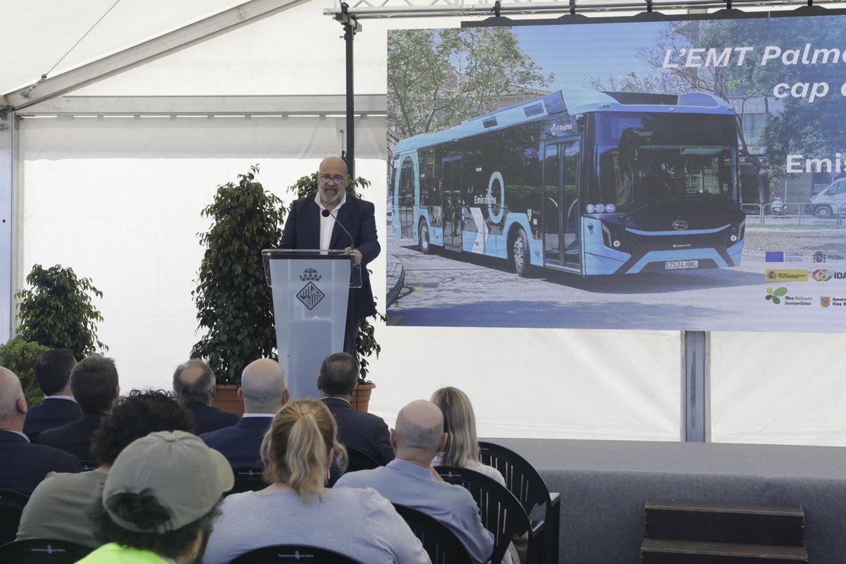 La EMT y el alcalde de Palma presentan nuevos autobuses eléctricos en ...
