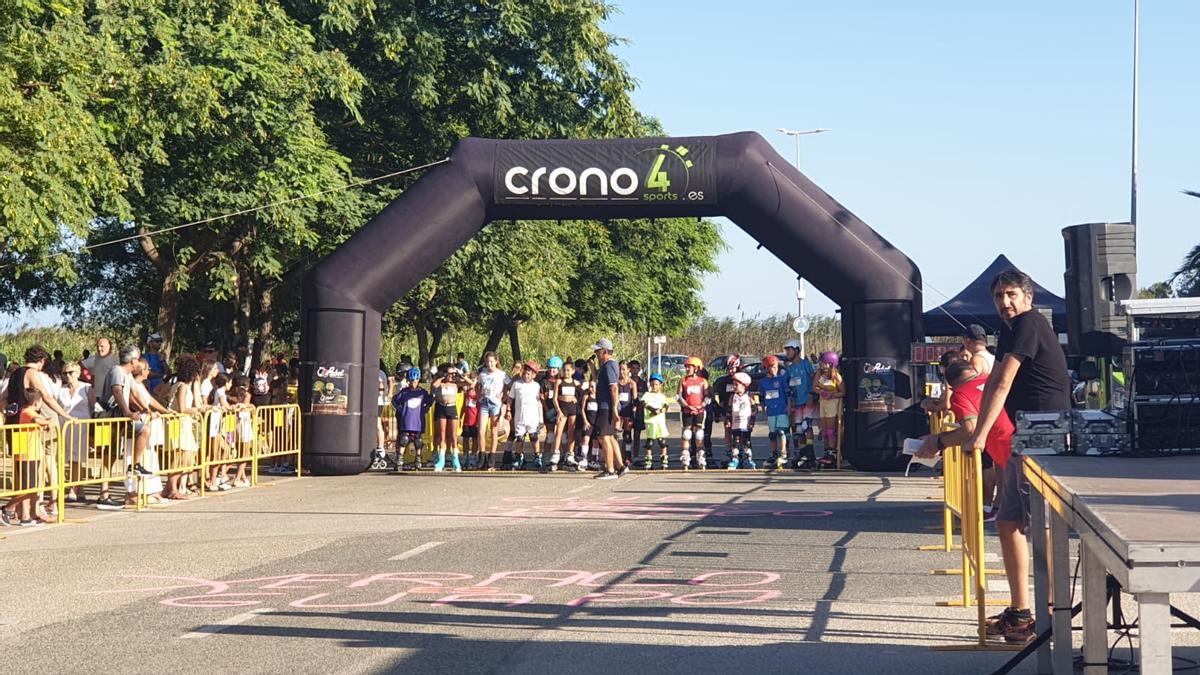 Abdelali Razyn y Ann Selby, campeones del Correpatina en la playa de Xeraco