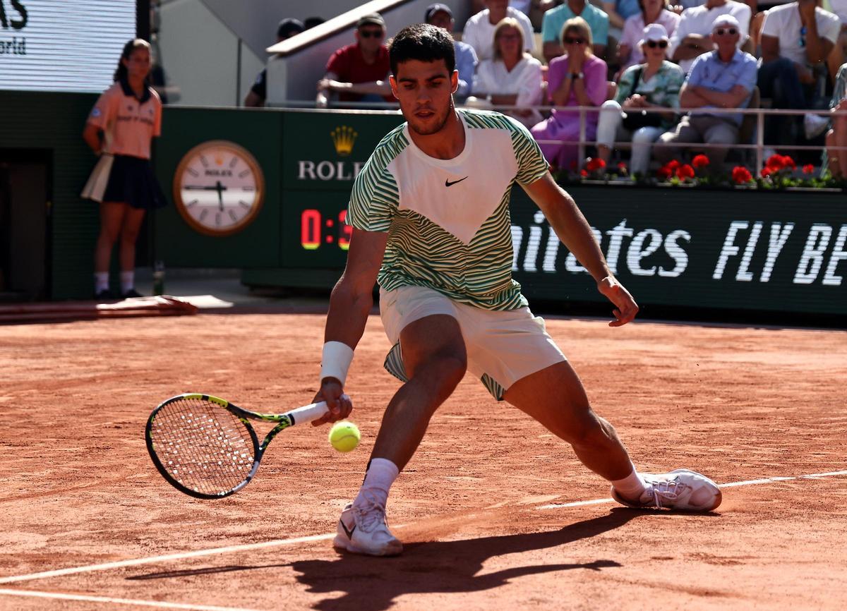 Carlos Alcaraz vuela a cuartos de final en Roland Garros con un tenis ...