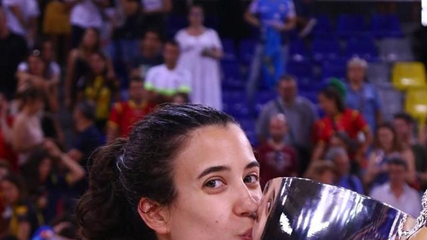 Sara Lolo: "Este título sabe a gloria, se me hizo hasta corta la final"