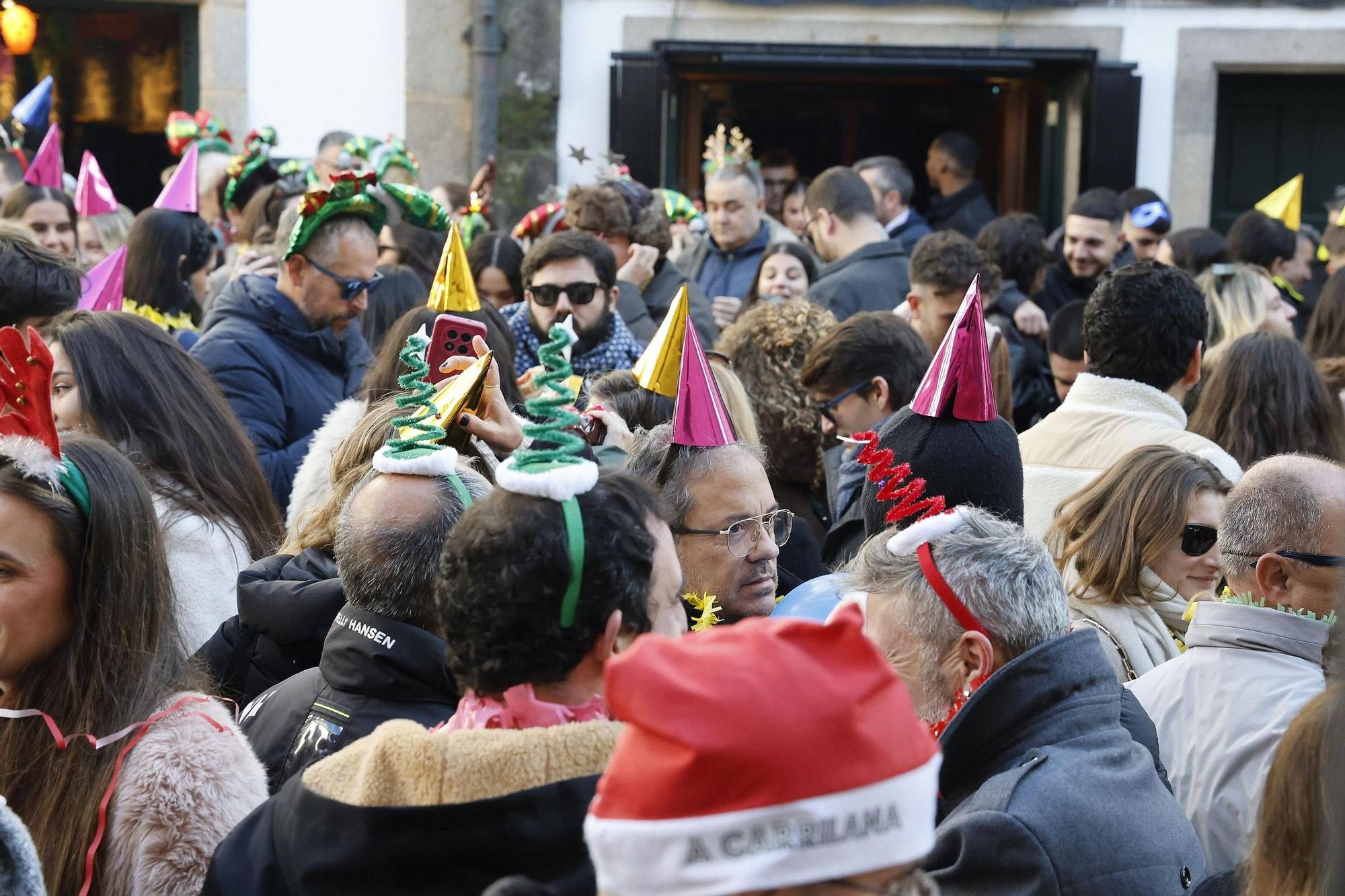 Lleno total para celebrar la 'Tardevieja' en la zona vieja