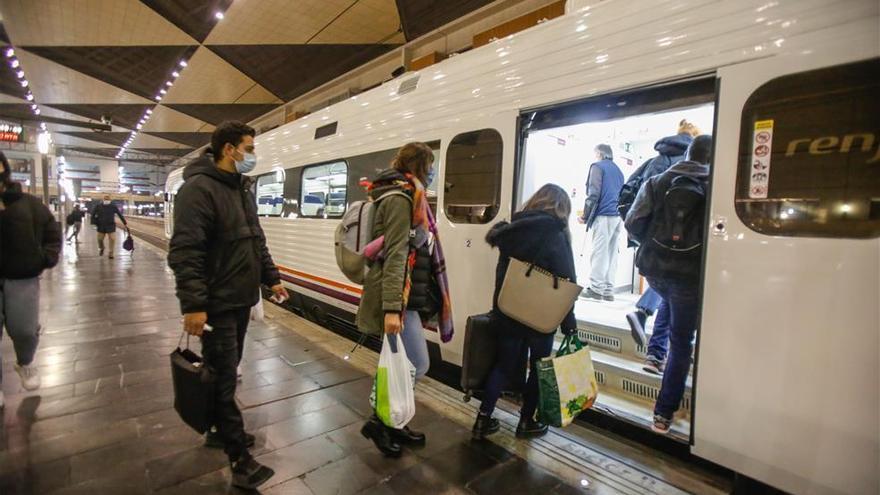 Renfe pone en servicio los trenes 594 de la línea Zaragoza-Teruel