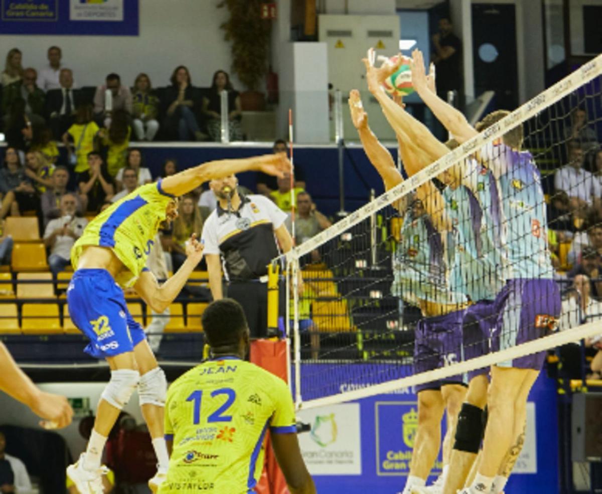 VOLEIBOL: El Guaguas da primero