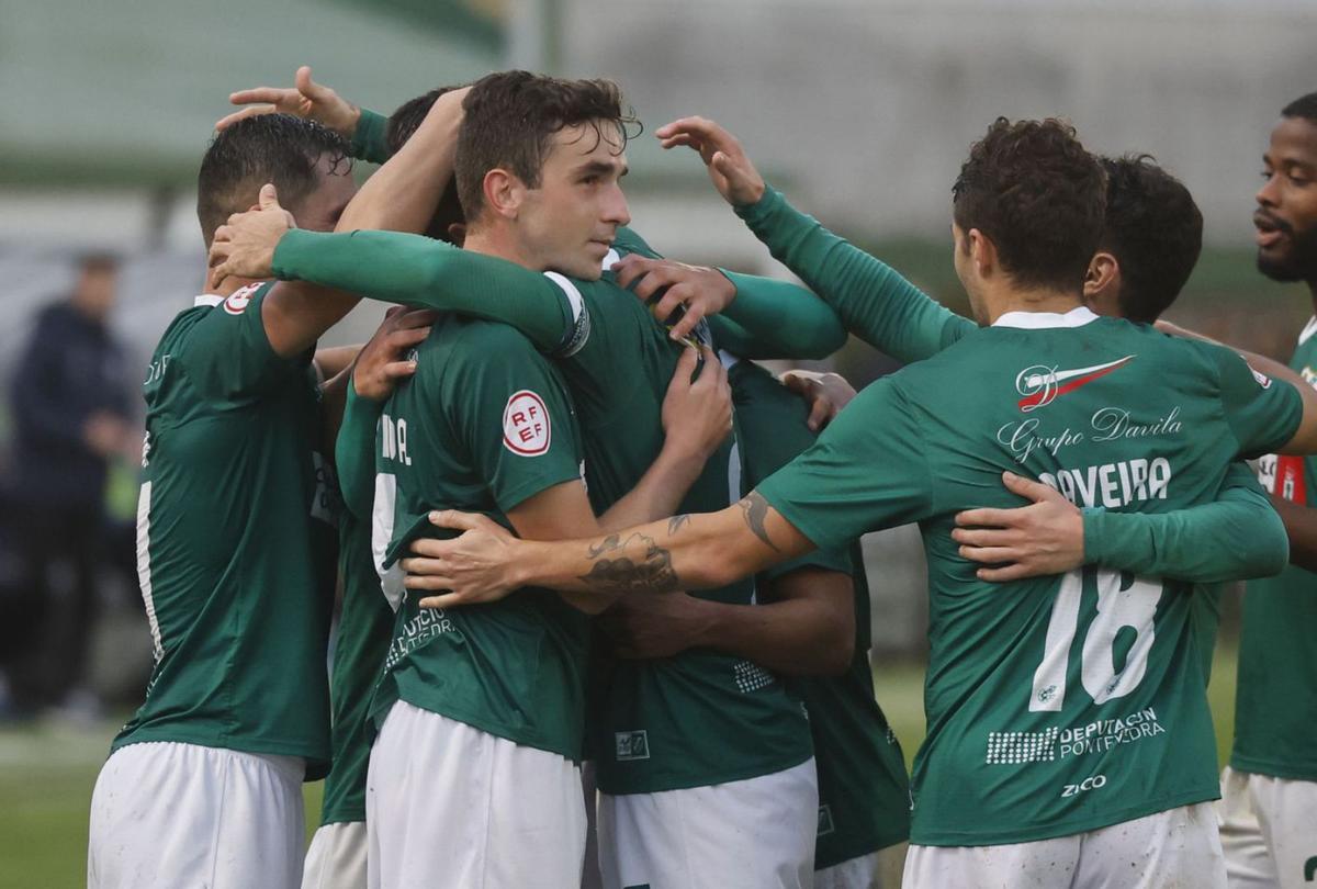 Andriu le muestra el camino al Coruxo