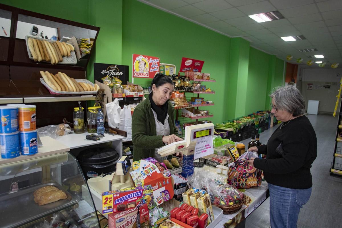 La agonía del comercio tradicional: Un fondo de inversión fuerza el cierre de una tienda con ...