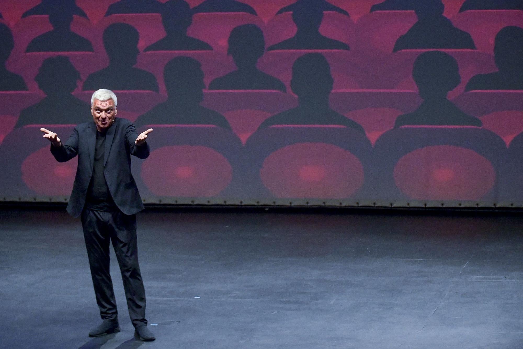 FOTOS: Espectáculo CARLES SANS ¡POR FIN SOLO! en el Teatro Víctor Jara