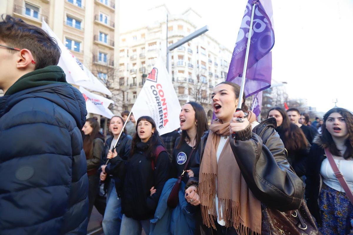 La escuela pública inunda las calles de Zaragoza en el último día de ...
