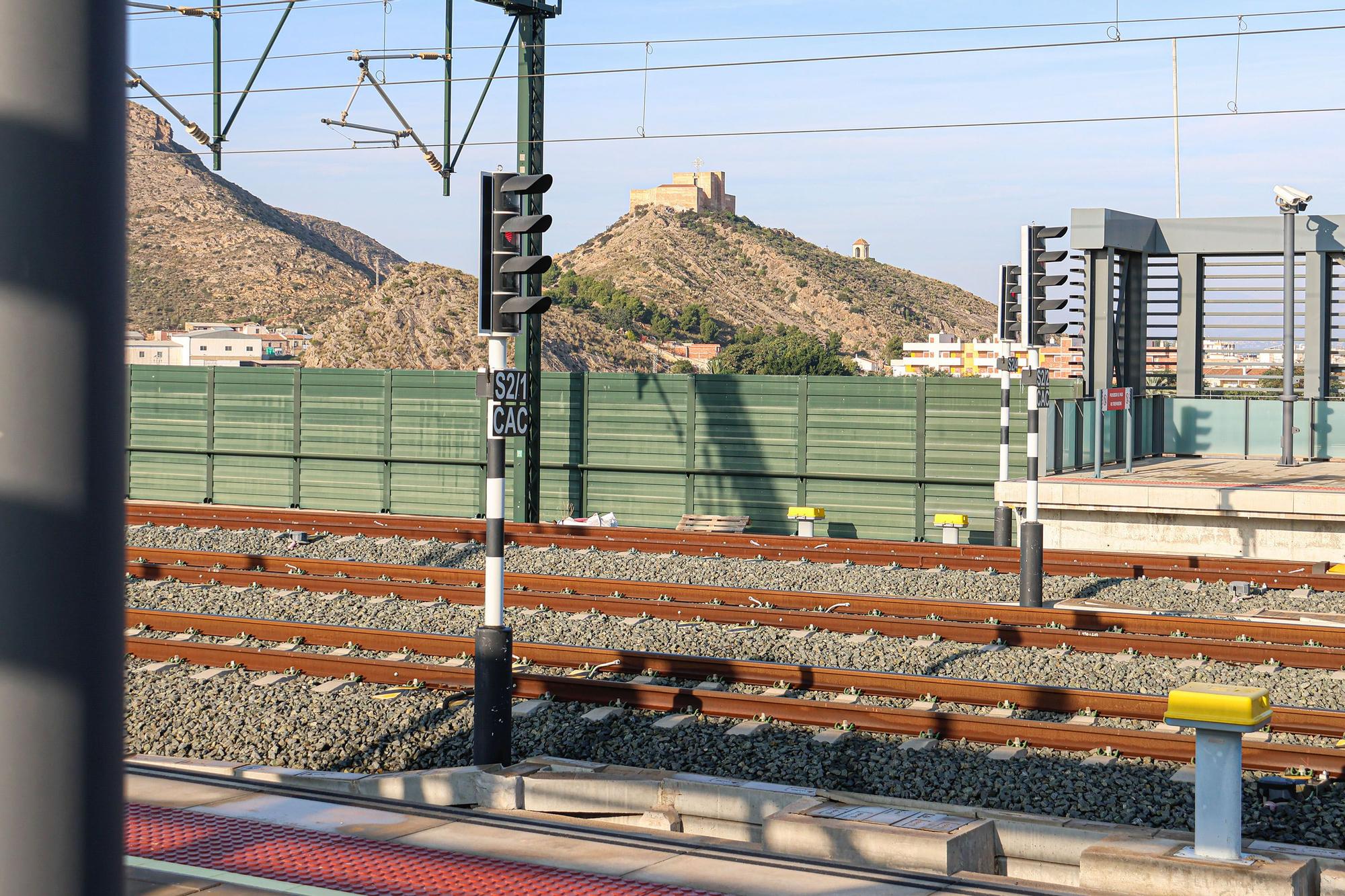 Los primeros trenes Avant llegan a la estación Callosa-Cox al cabo de ...