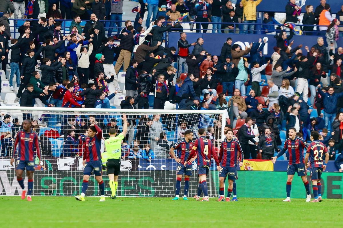 Levante UD-Girona, en imágenes