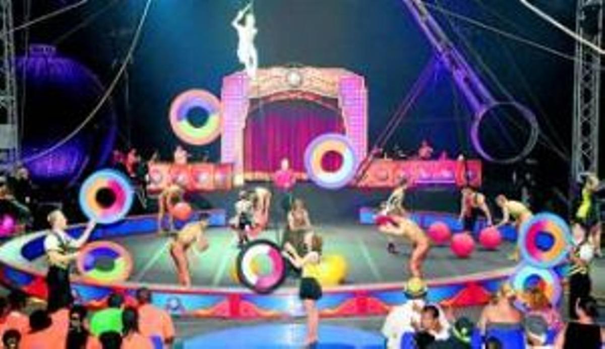 Ringling, diversión, acrobacias, magia y animales sobre la pista