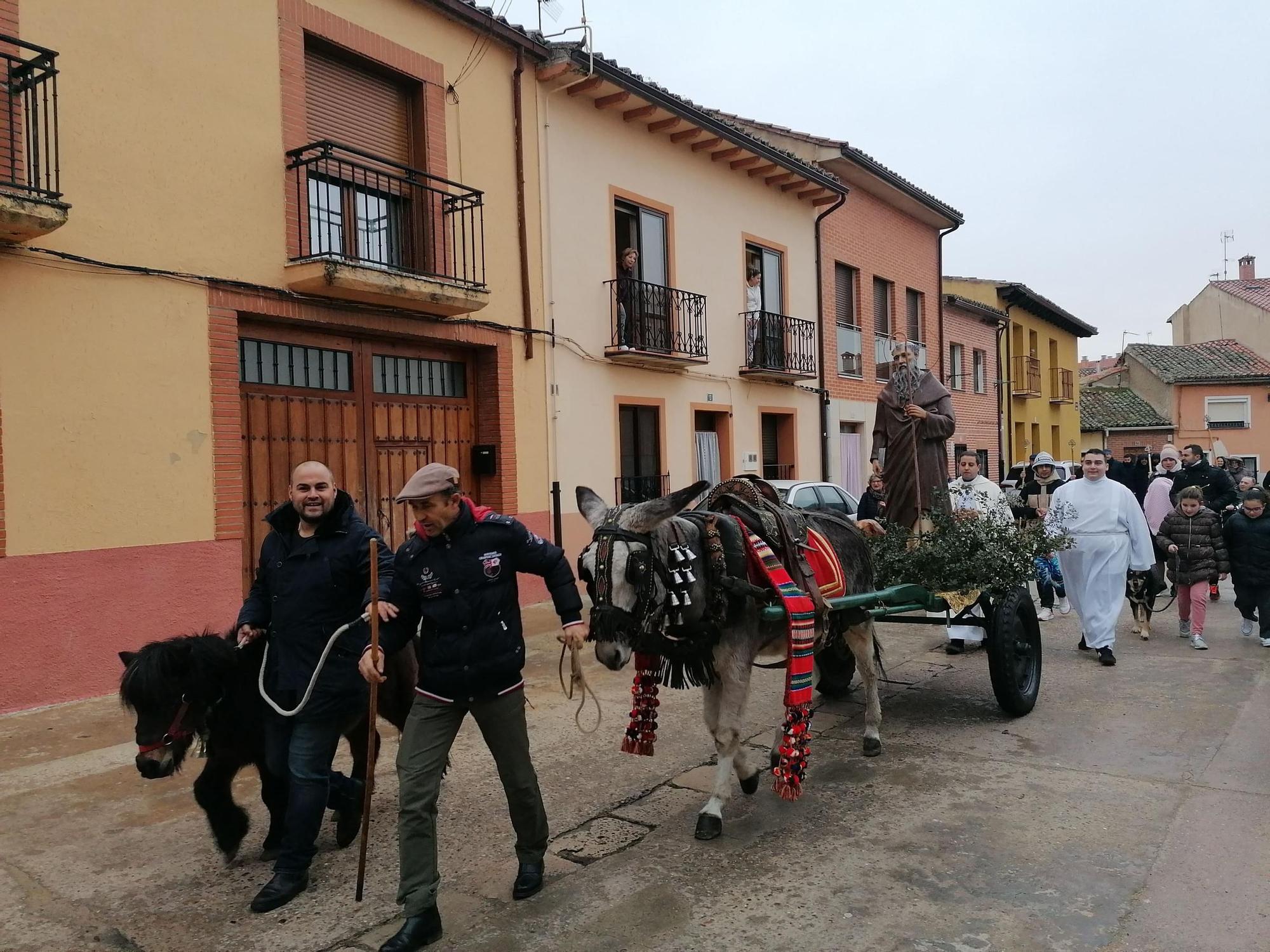GALERÍA | Toro dedica una estatua al Conquero, símbolo de su Semana Santa
