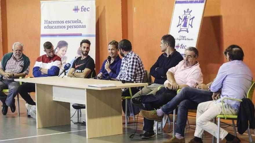 Animado coloquio con deportistas en el colegio Santo Ángel de Oviedo