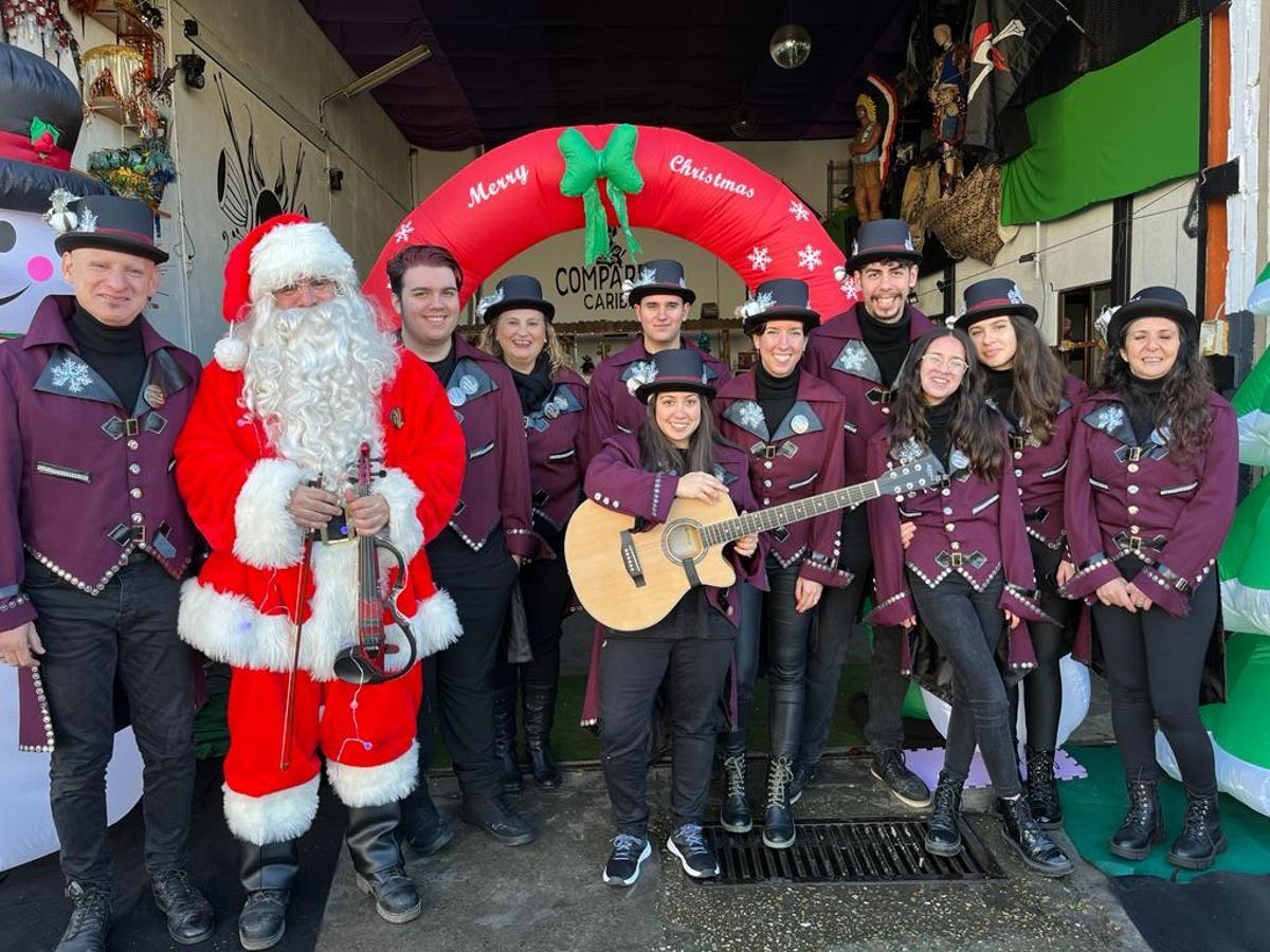 Santa Band: los carnavaleros toman la Navidad de Badajoz