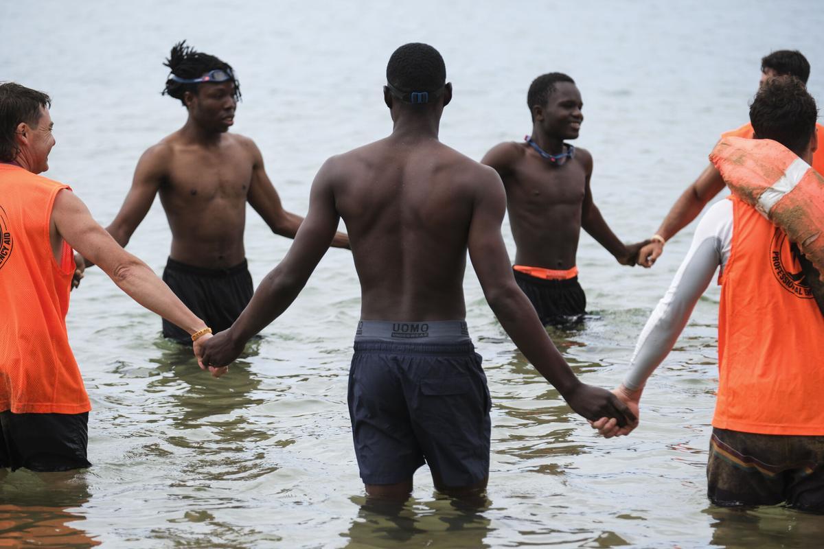 FOTOS CANARIAS | Migrantes que llegaron en cayuco a Canarias aprenden a ...