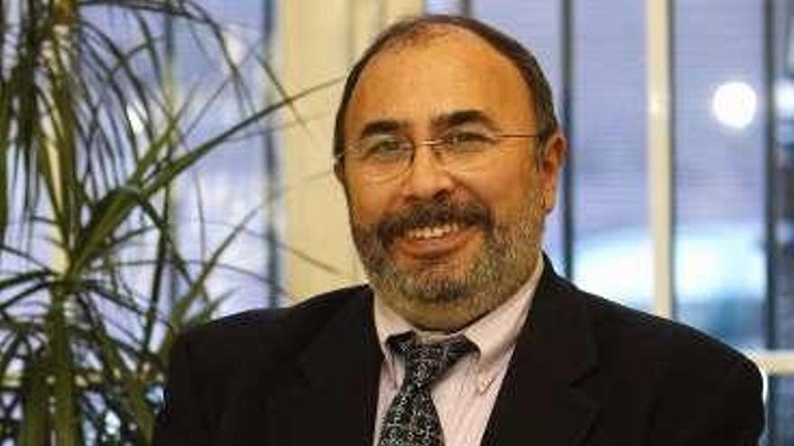 El catedrático Ramón Hermida, miembro honorífico de la Sociedad ...