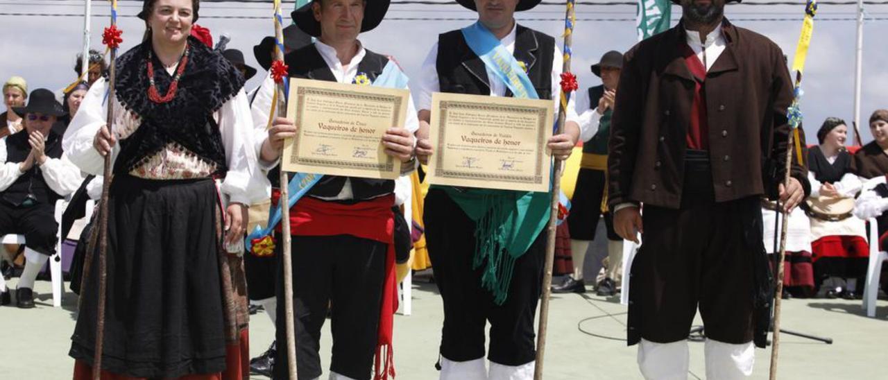 La Vaqueirada distingue a los ganaderos de Tineo y Valdés - La Nueva España