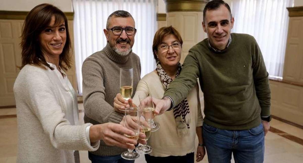 "Hay muchísimas palabras y muy poquitos hechos", reprocha Sarasola al PSOE