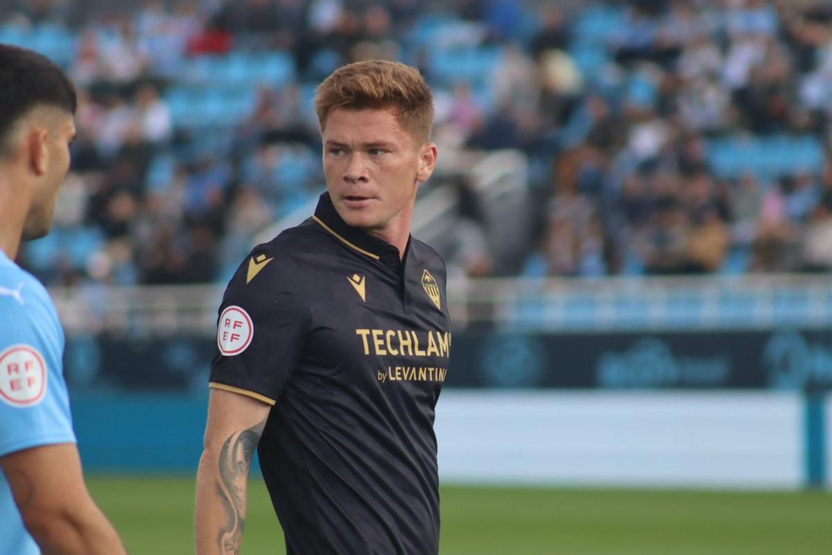 La crónica | El Ibiza castiga al Castellón en las áreas y aprieta la ...