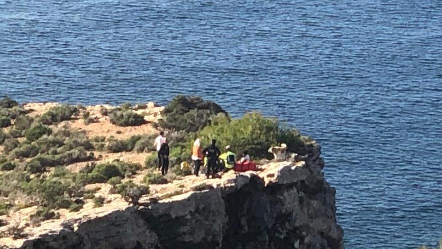 Rescatan a una mujer de 69 años herida en es Cap des Falcó en Ibiza ...