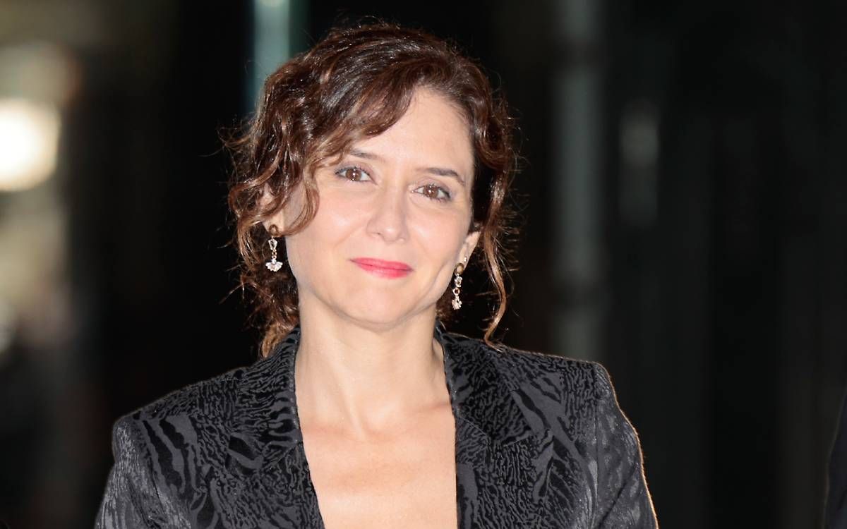 BLAZER ISABEL DIAZ AYUSO | La blazer más sorprendente de Isabel Díaz ...