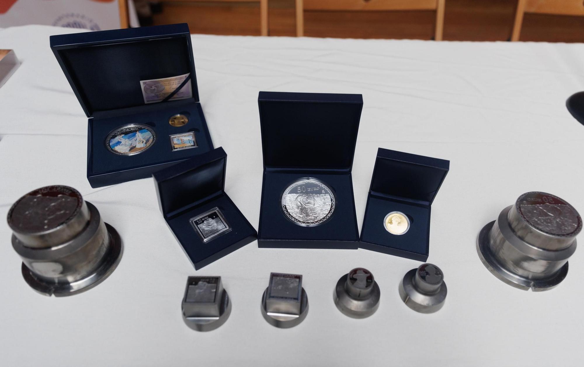 Monedas de plata y oro con los cuadros de sorolla