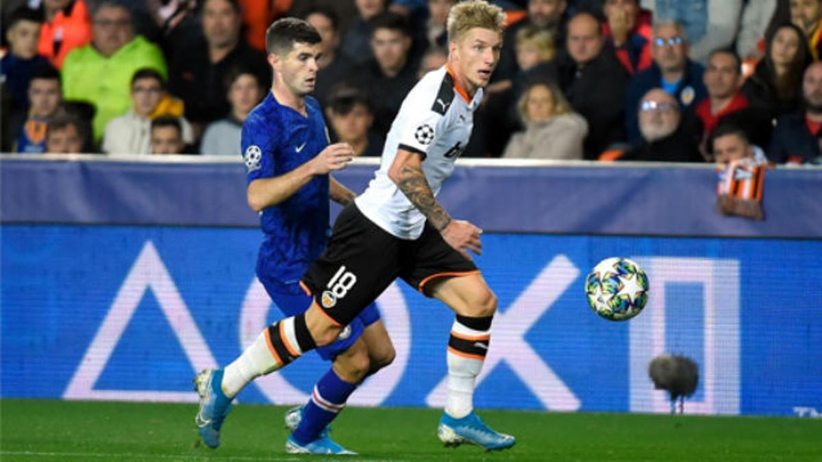 Daniel Wass se convirtió en héroe anotando un golazo ante el Chelsea