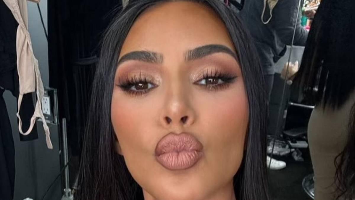 KIM KARDASHIAN REGALOS NAVIDAD | ¿Por qué Kim Kardashian ha envuelto ...