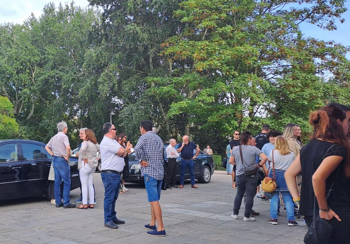 Dolor en la despedida a Ángel Valbuena, que falleció ahogado en el mar ...