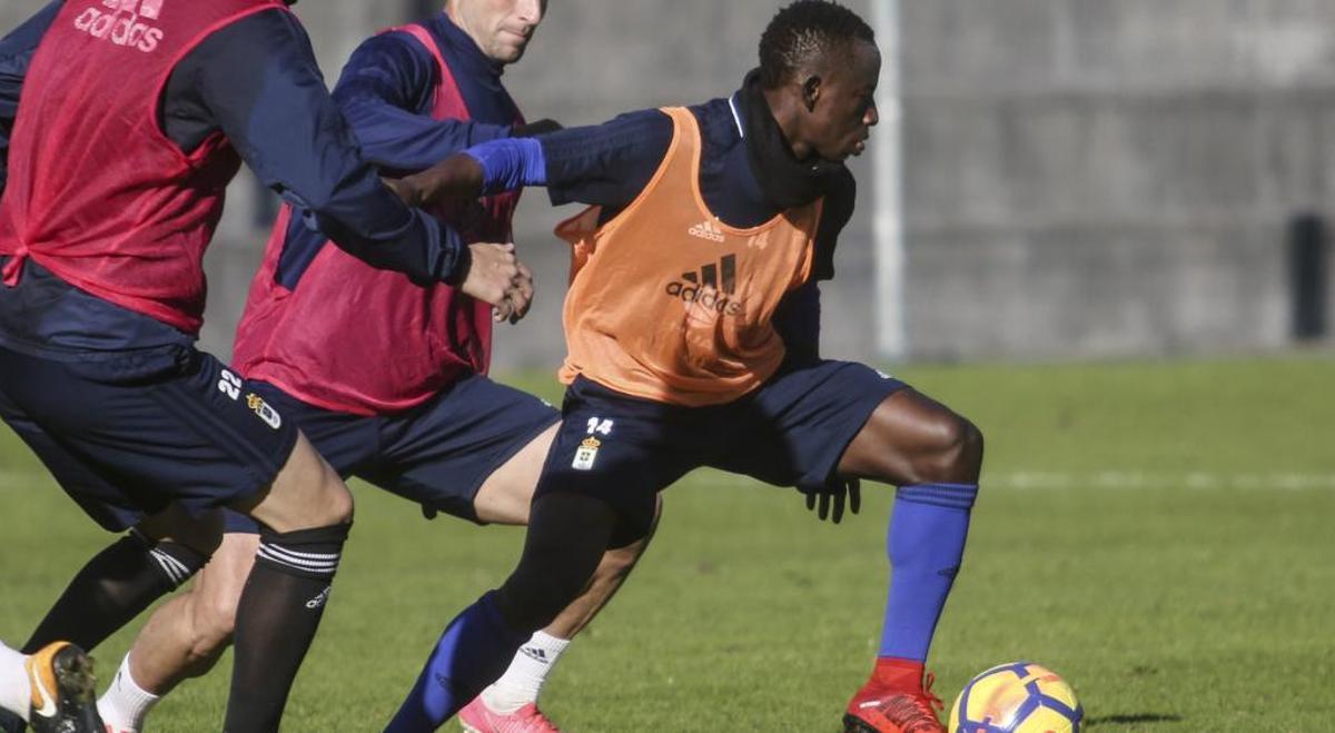 Yeboah, extremo del Oviedo: "Hay que aportar tanto en ataque como en ...