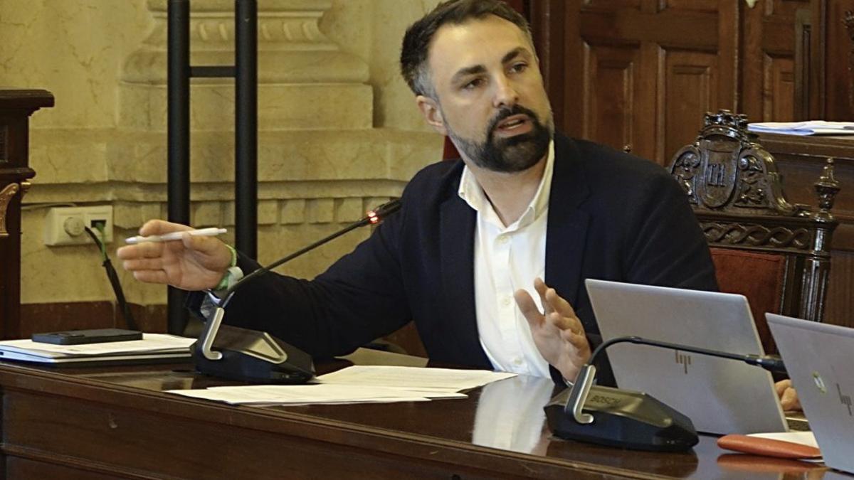 Juanma Moreno hace ghosting a Vox, el PSOE malagueño se da al ...