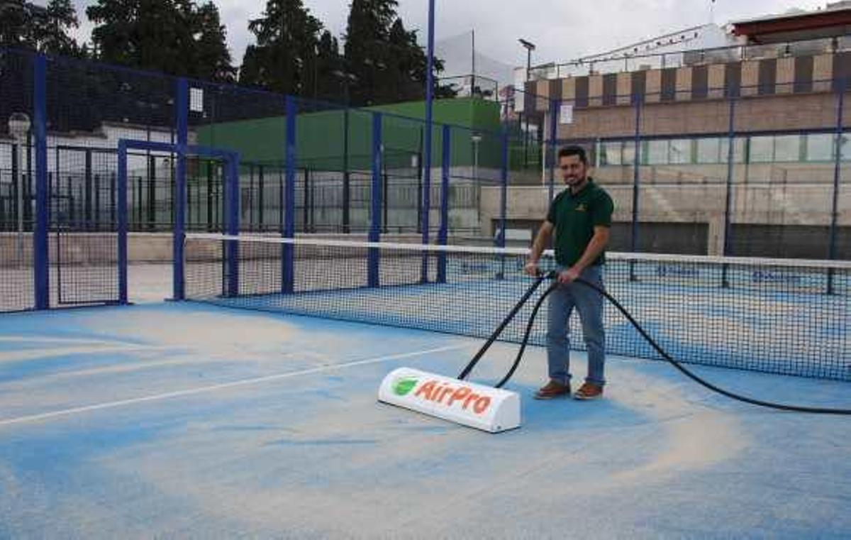 El inventor que hace brillar al pádel