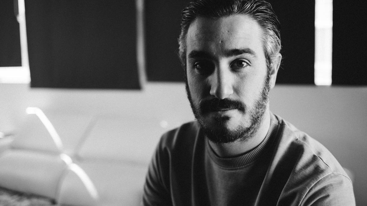 Primera novela del alicantino Manuel Simón. Secuestros y cine