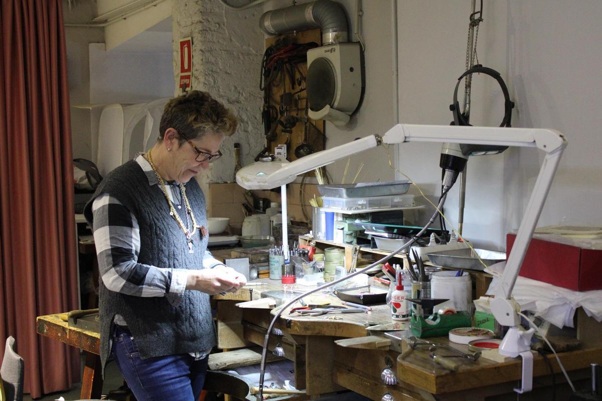 Orfebrería artesanal para el mundo fallero