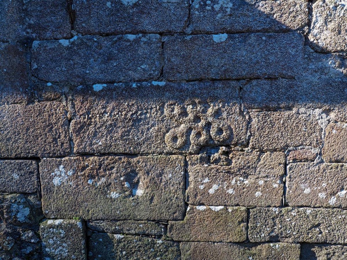 ARA ROMANA ARANGA Una familia descubre un ara romana en su finca de ...