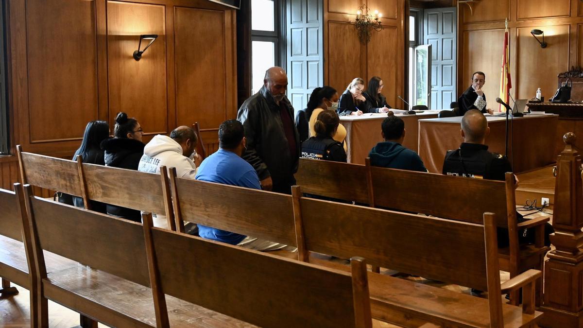 Nuevo juicio por tráfico de drogas a vecinos de O Vao con doce personas ...