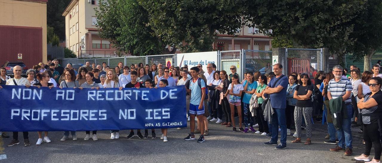 El IES Auga da Laxe protesta contra el recorte del profesorado