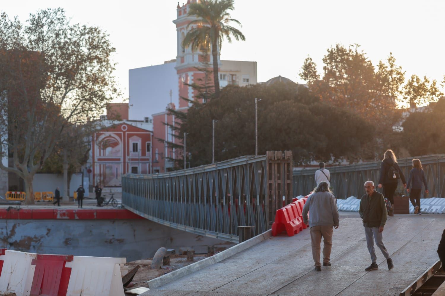 Abre al tránsito peatonal el nuevo puente militar de Picanya