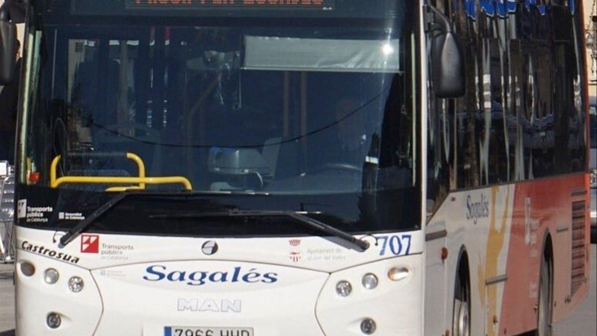 Mollet reduce un 30% la tarifa del bus urbano y amplia sus horarios