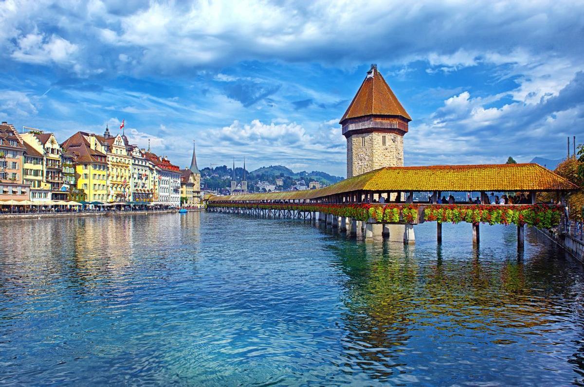 El león de Lucerna, la estatua más triste del mundo que guarda una ...