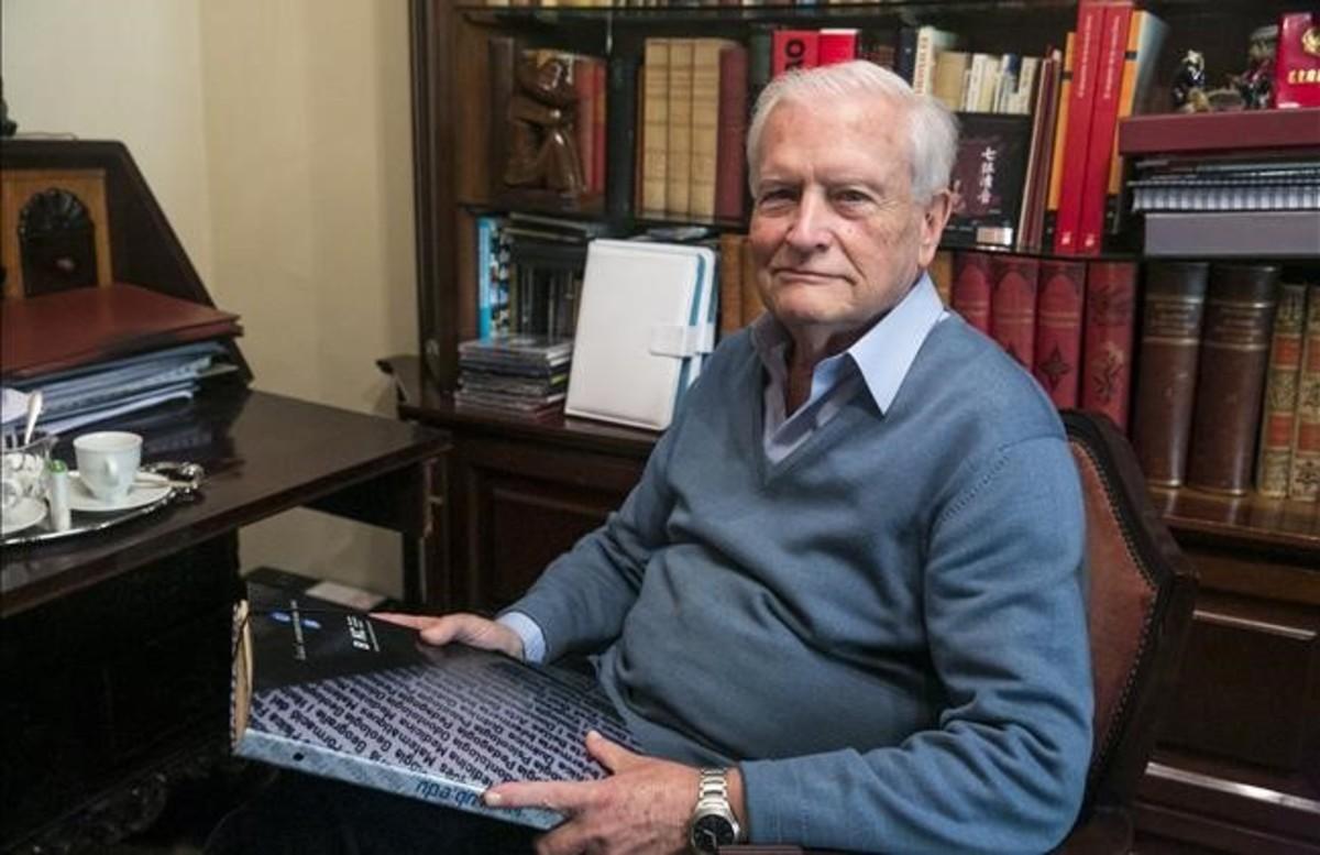 Peter Engel, el octogenario recién graduado en Arqueología