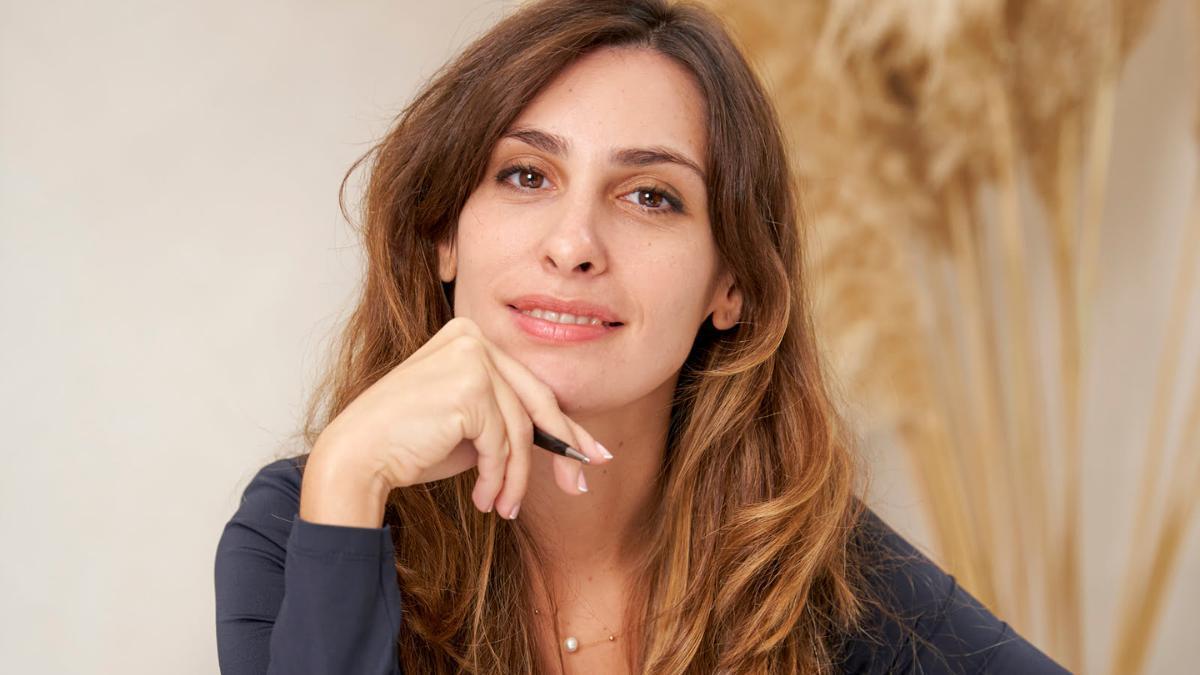 La experta en finanzas Elizabeth Wakefield, sobre guardar el dinero en ...