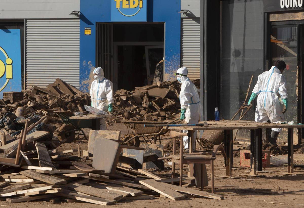 Dana Valencia | De parque comercial a cementerio de coches y lodo: "En ...