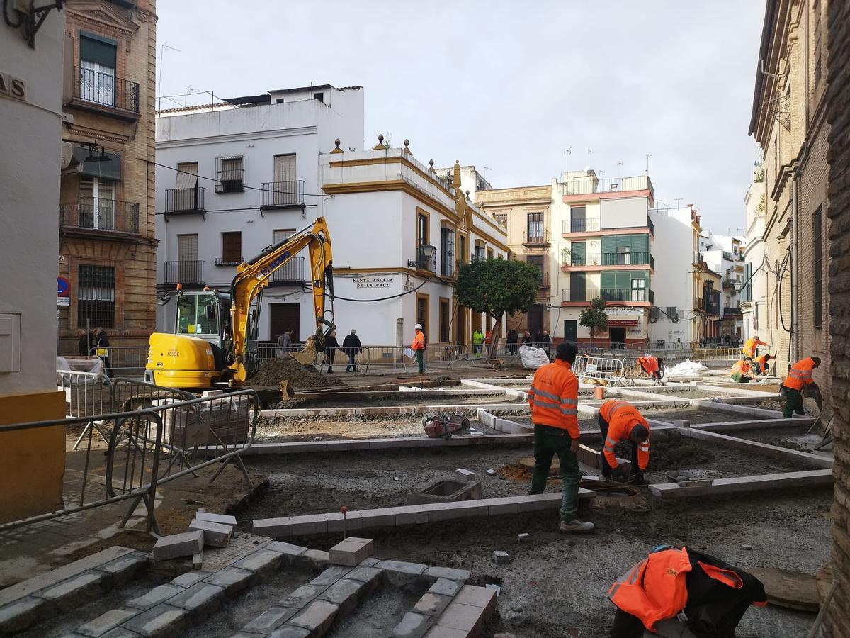 Las calles Santa Ángela de la Cruz, Gerona y Dueñas, en obras