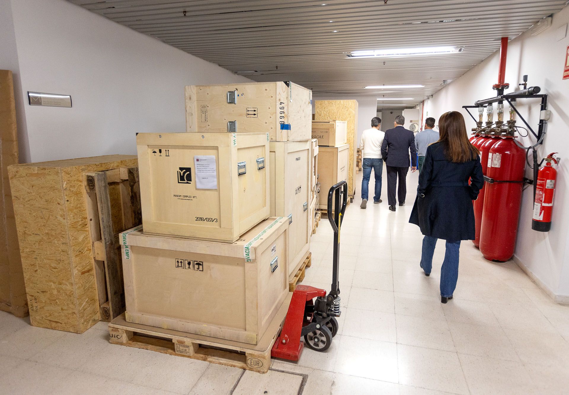 Toni Pérez visita el montae de la nueva exposición del MARQ