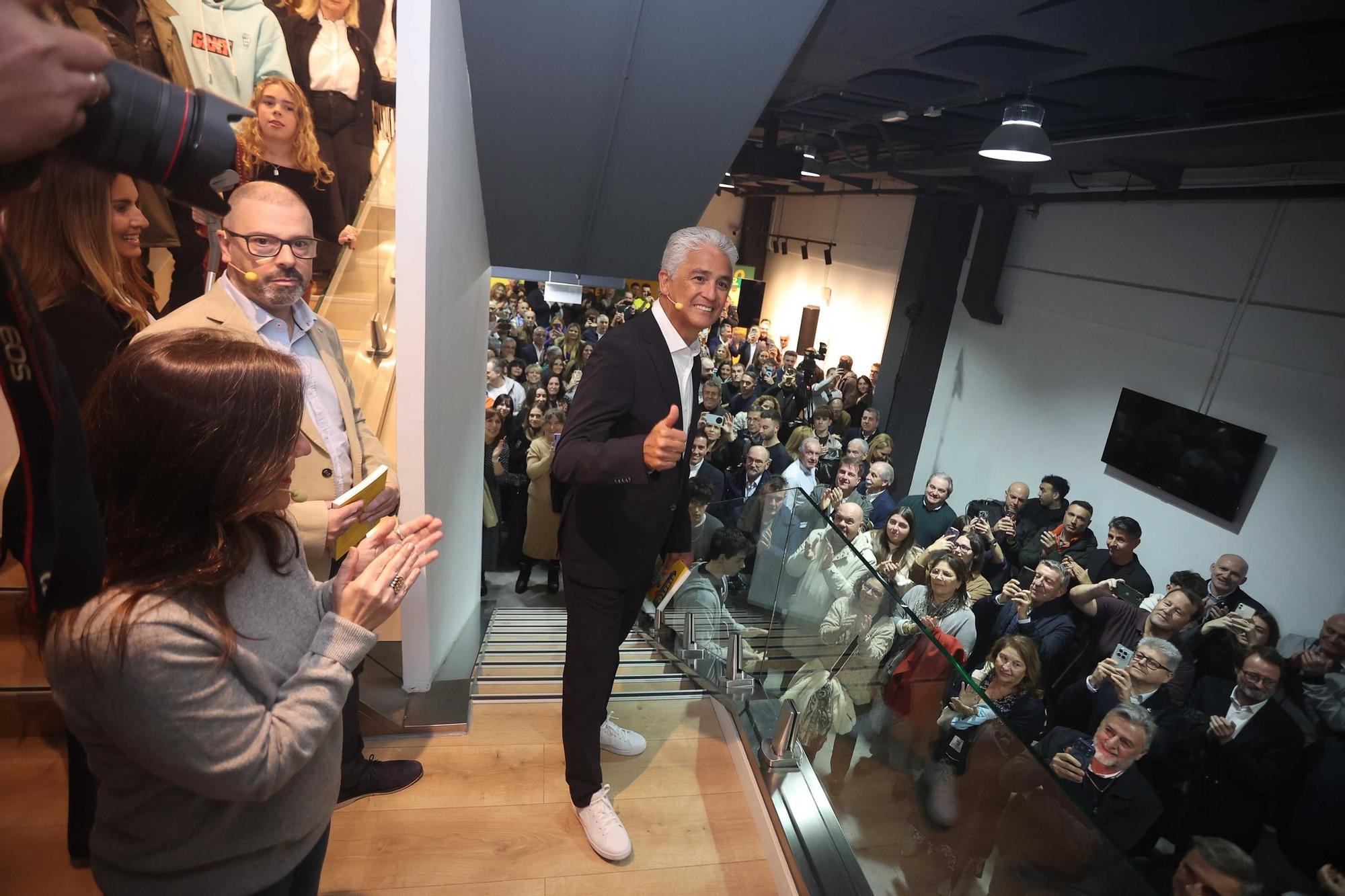 Bebeto, en A Coruña para presentar en Riazor su biografía ‘El hombre ...