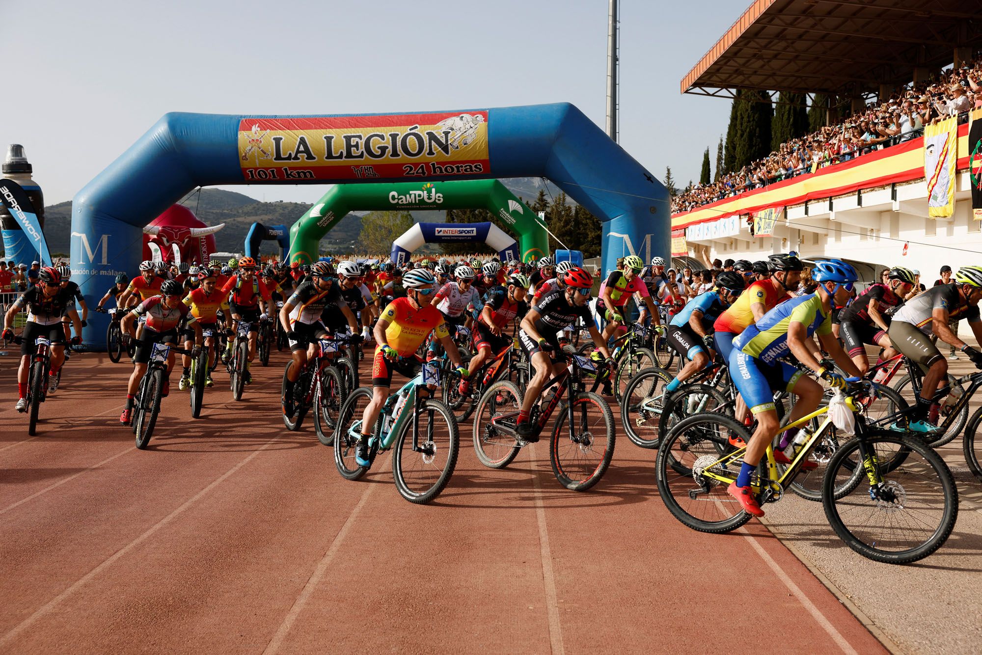 Las imágenes de la carrera 'Los 101 kilómetros de la Legión' de Ronda - La Opinión de Málaga
