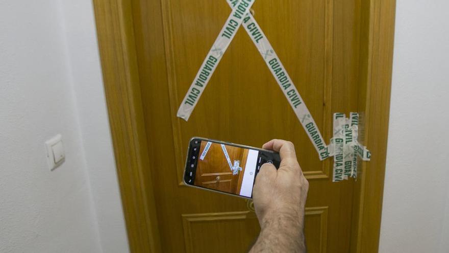 Una mujer aparece muerta en Sant Joan de Alicante y su pareja, en El ...