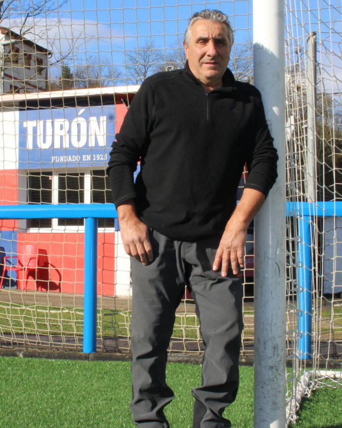 José Ramón Viejo y el Deportivo Turón serán hoy "Mierense del Año"