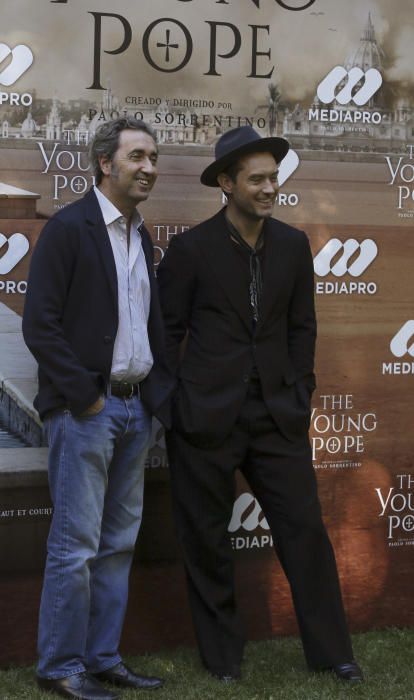 Jude Law y Javier Cámara presentan 'The Young Pope'