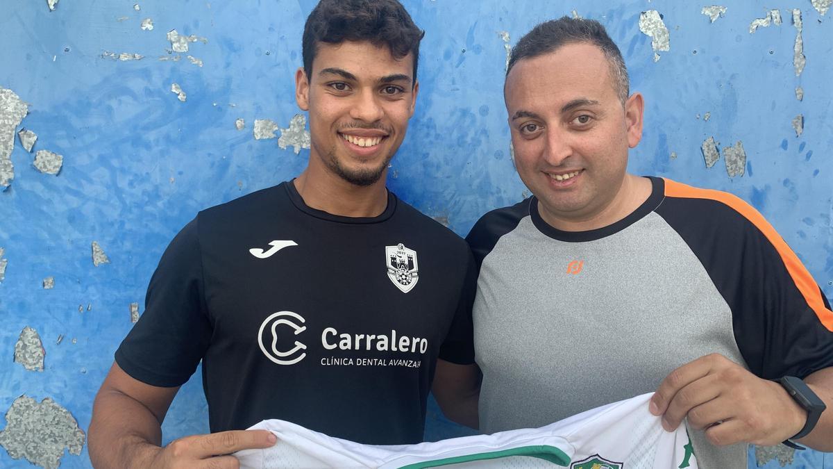 El Racing apuesta por un joven delantero del Ciutat de Xàtiva - Levante-EMV